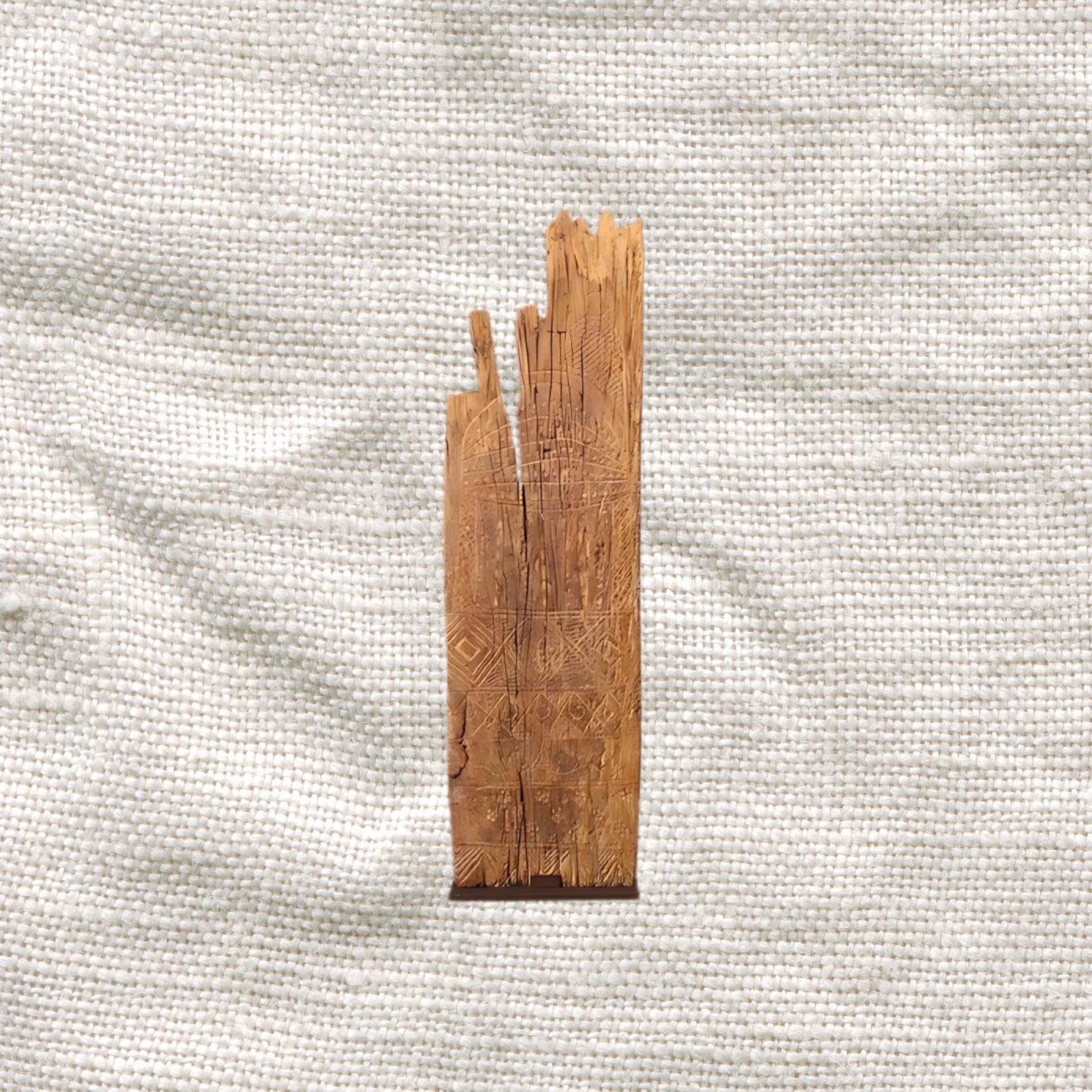 Forgotten Totem – Orange Apple Décor